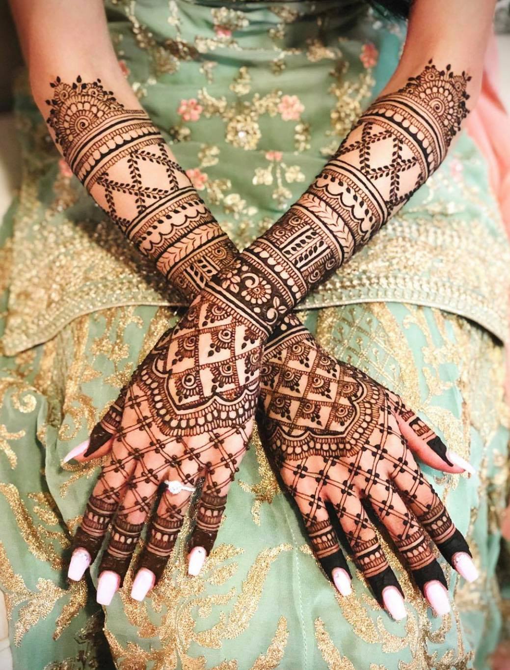 Mehndi Design Photo: Front Hand Simple Mehndi Design Photo | Bridal ...